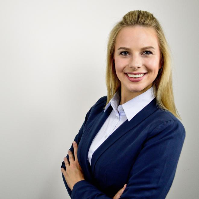 Anna Retzer Net Worth 2023: Wiki Bio, Married, Dating, Family, Height ...