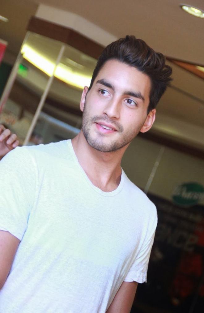 Robert Roldan Girlfriend